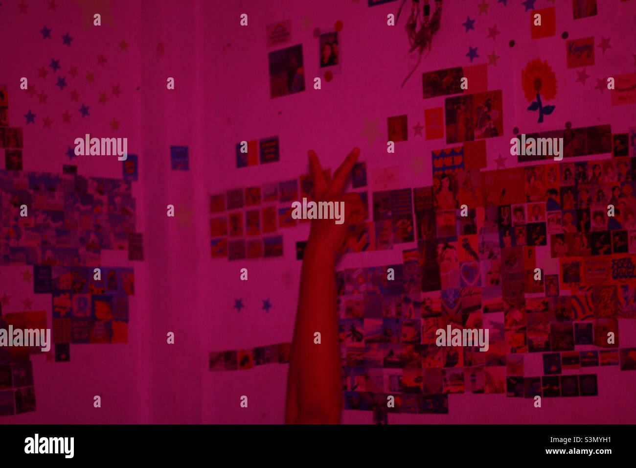 Retro red room hi-res stock photography and images - Alamy