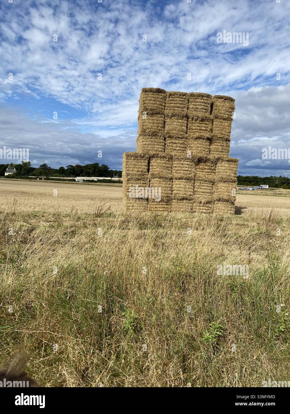 Giant hay stack hi-res stock photography and images - Alamy