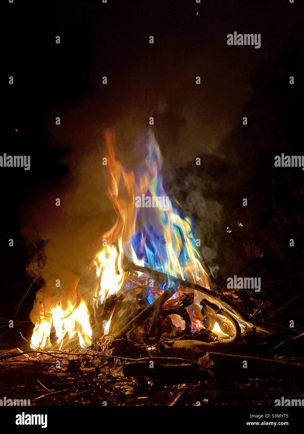 Orange blue fire hi-res stock photography and images - Alamy