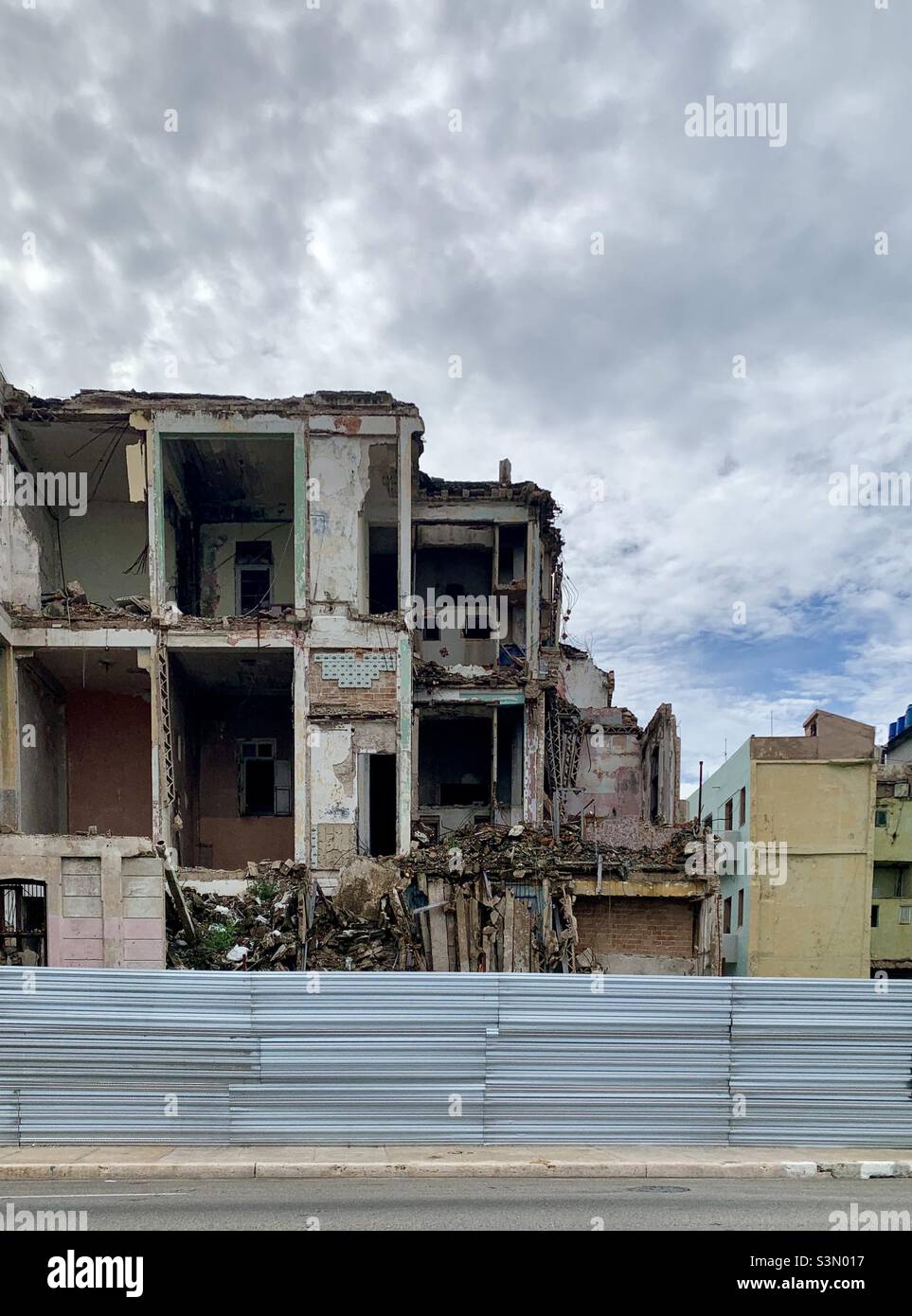 Collapsed building hi-res stock photography and images - Alamy