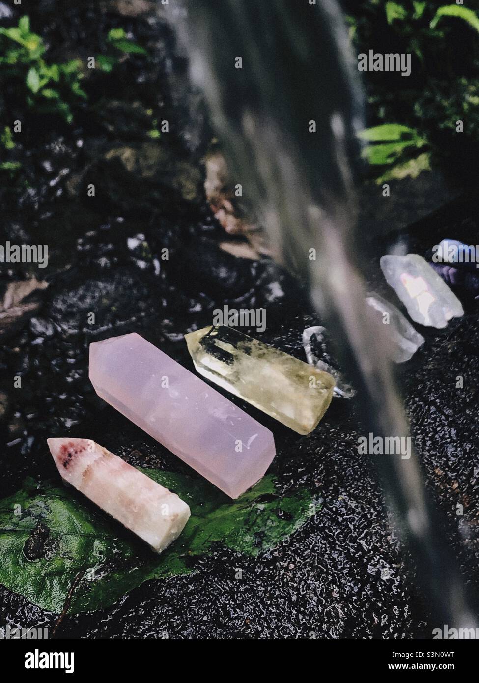 Crystals water hi-res stock photography and images - Alamy