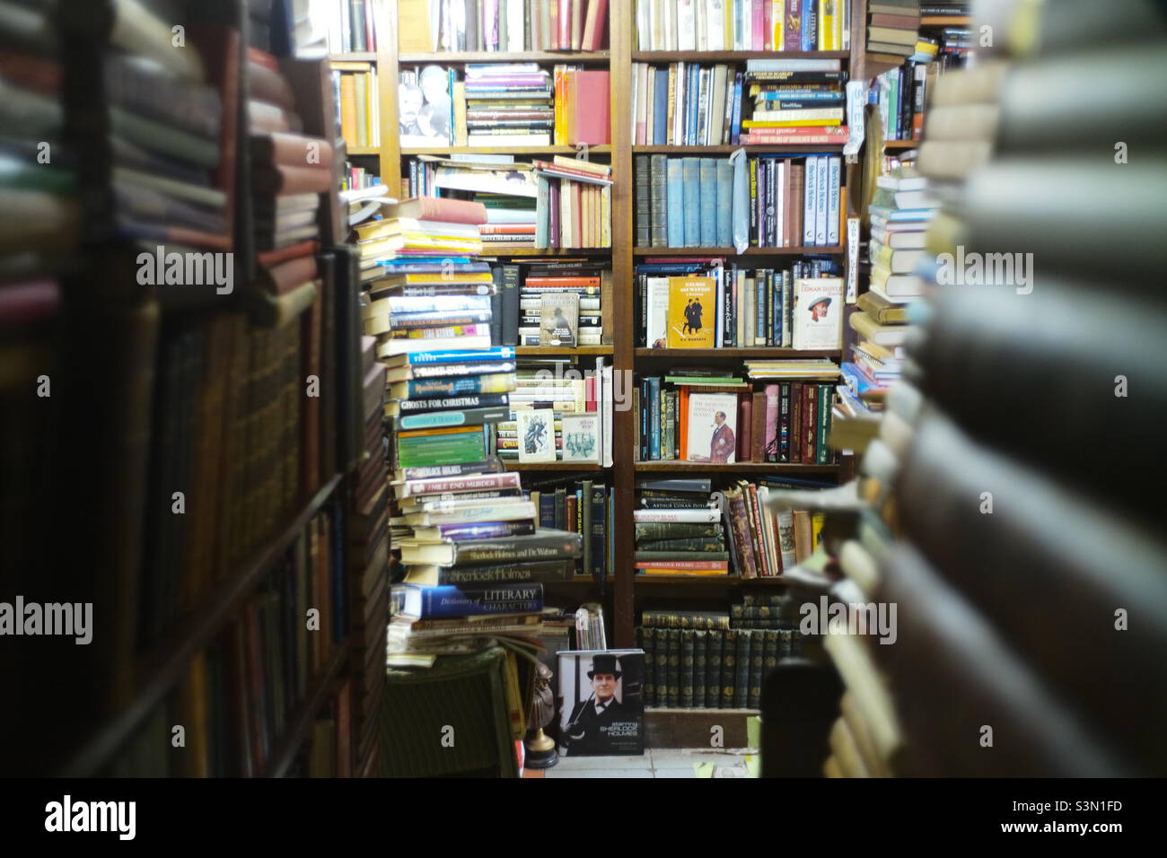 Old fashioned bookstore Stock Photo - Alamy