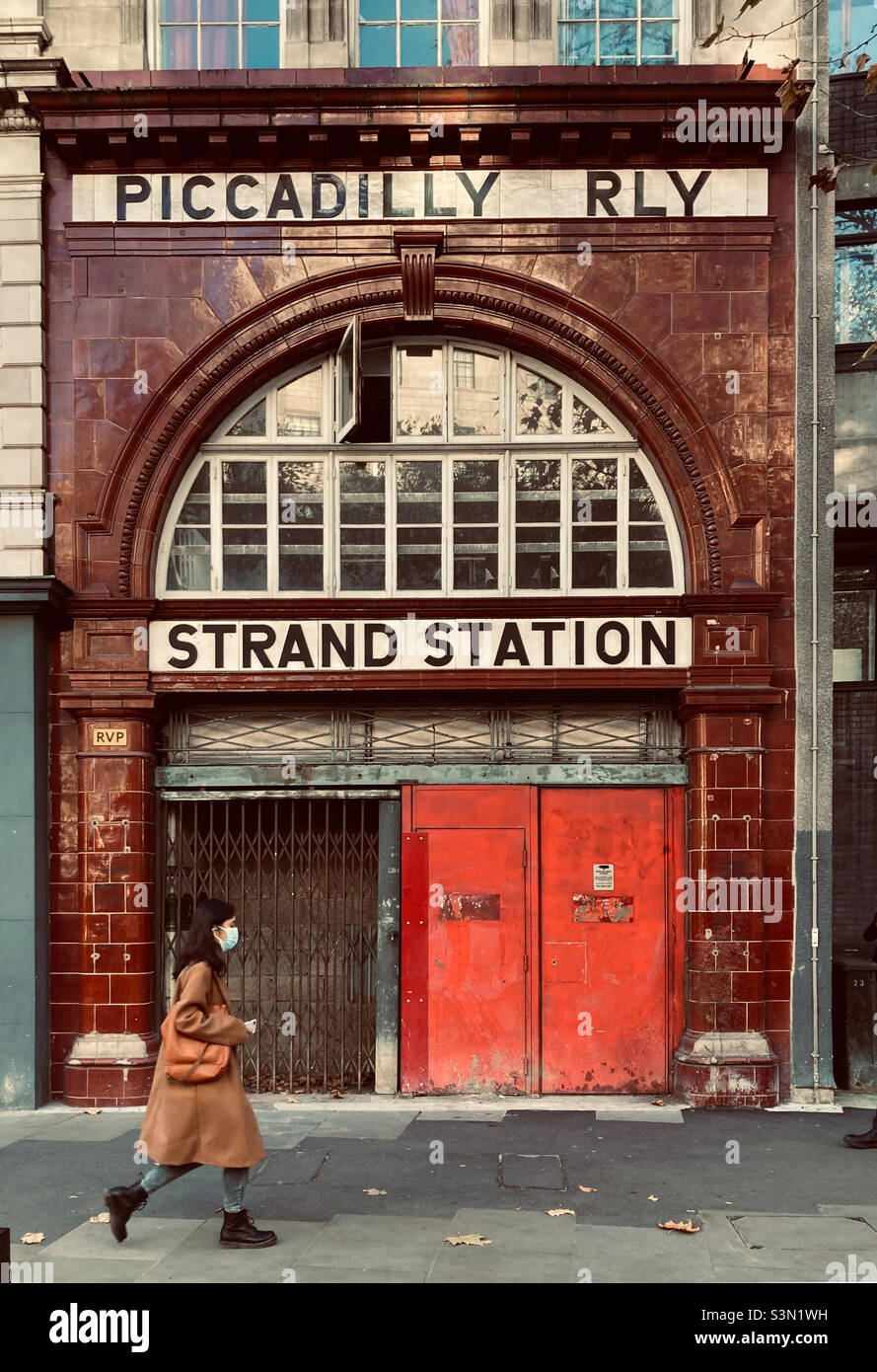 London strand station hi-res stock photography and images - Alamy