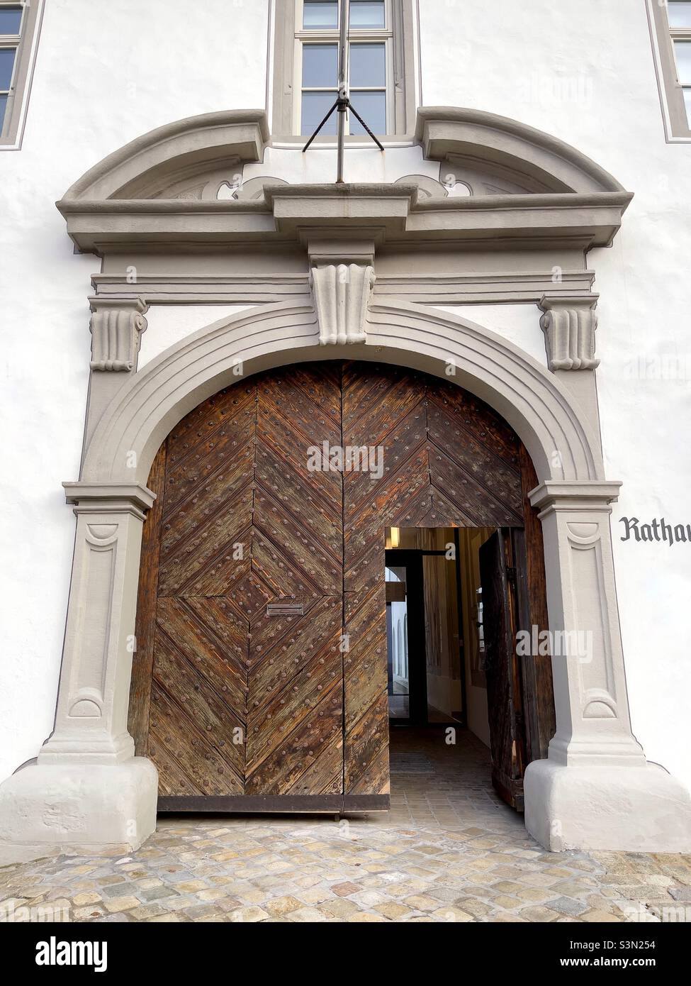Big door hi-res stock photography and images - Alamy