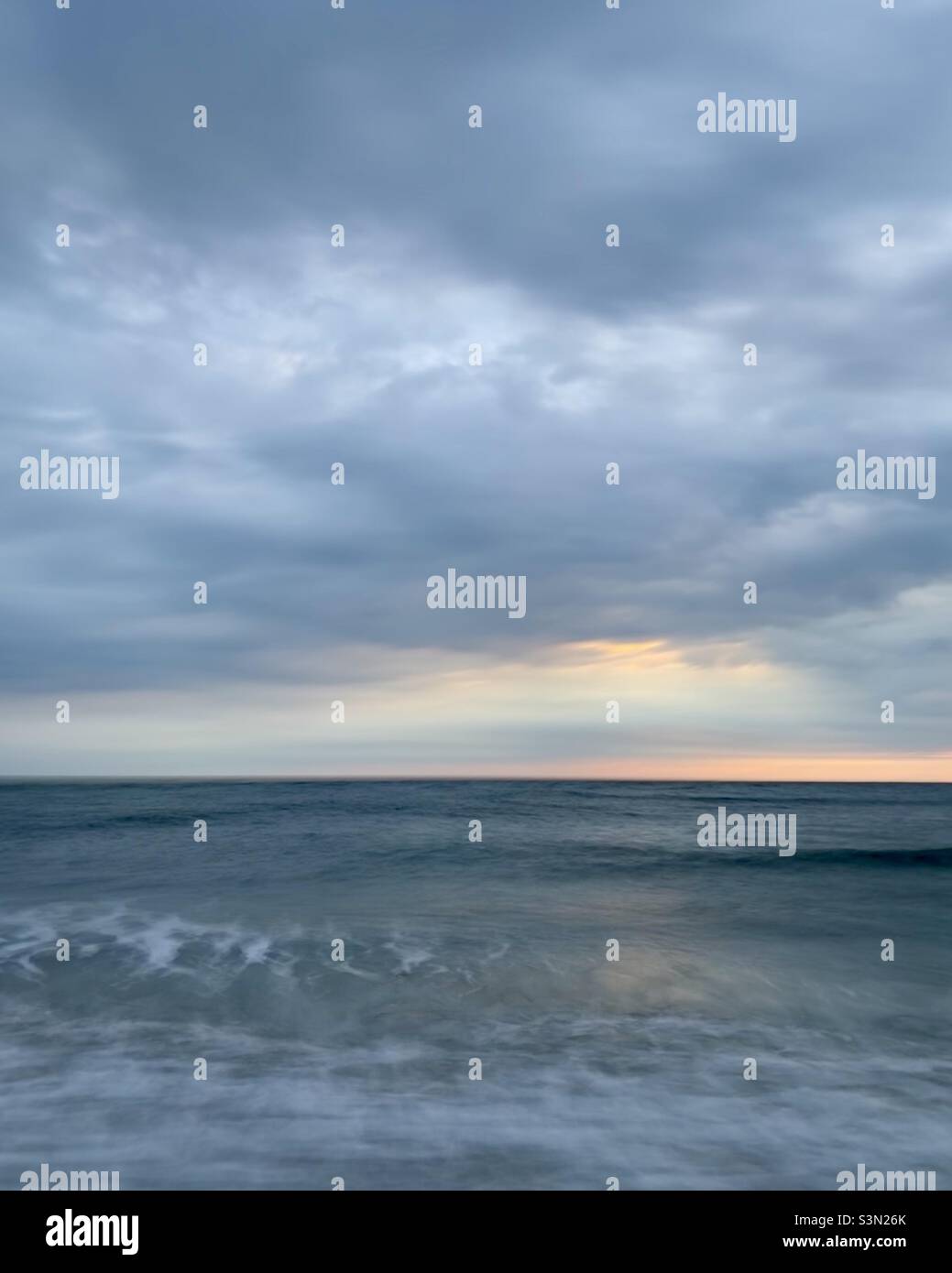 Ocean sky water hi-res stock photography and images - Alamy