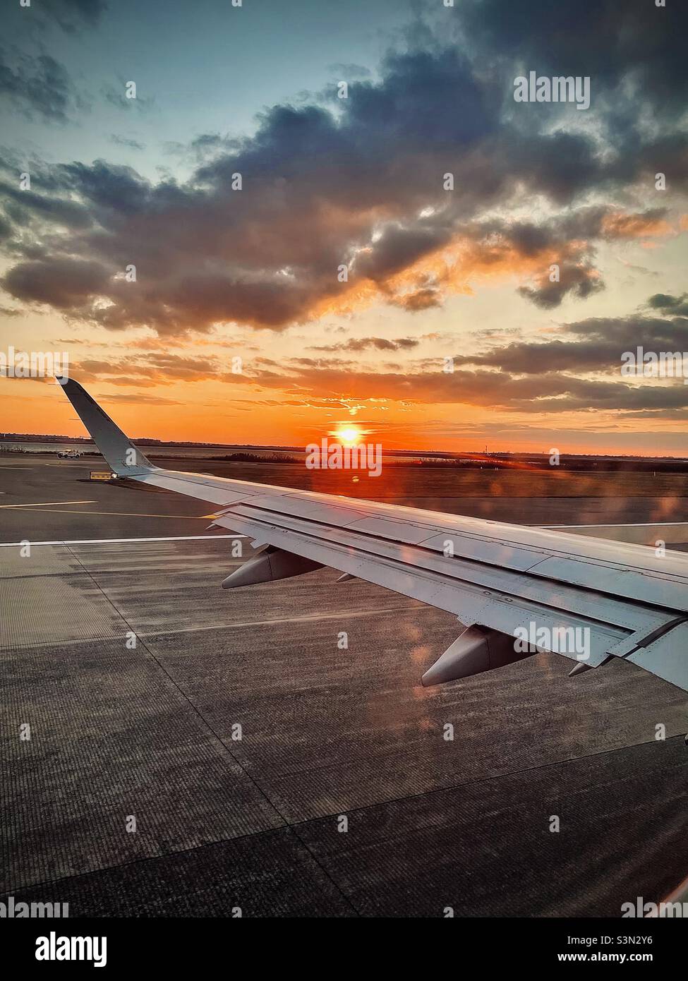 Beautiful airplane hi-res stock photography and images - Alamy