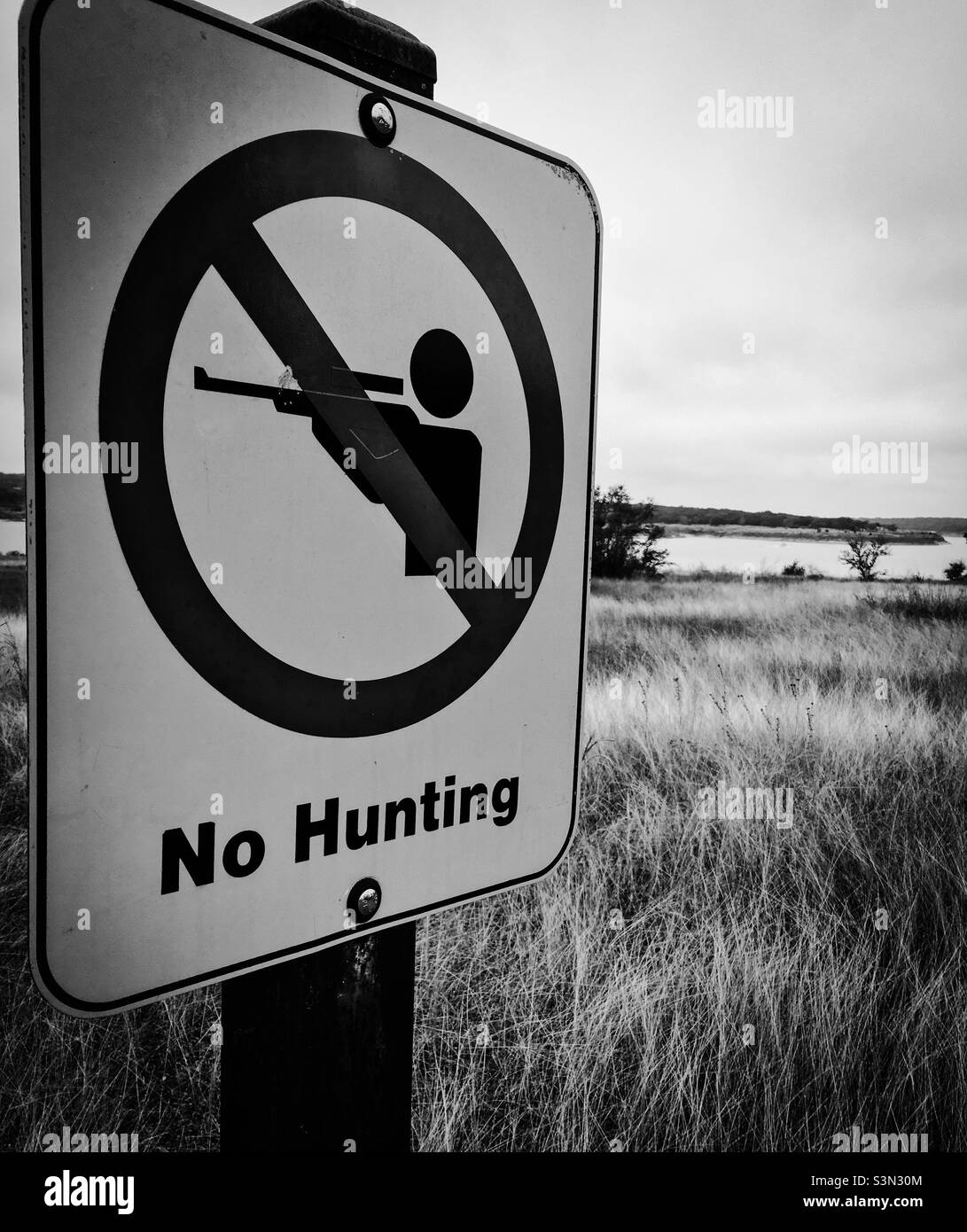 No hunting sign Stock Photo - Alamy