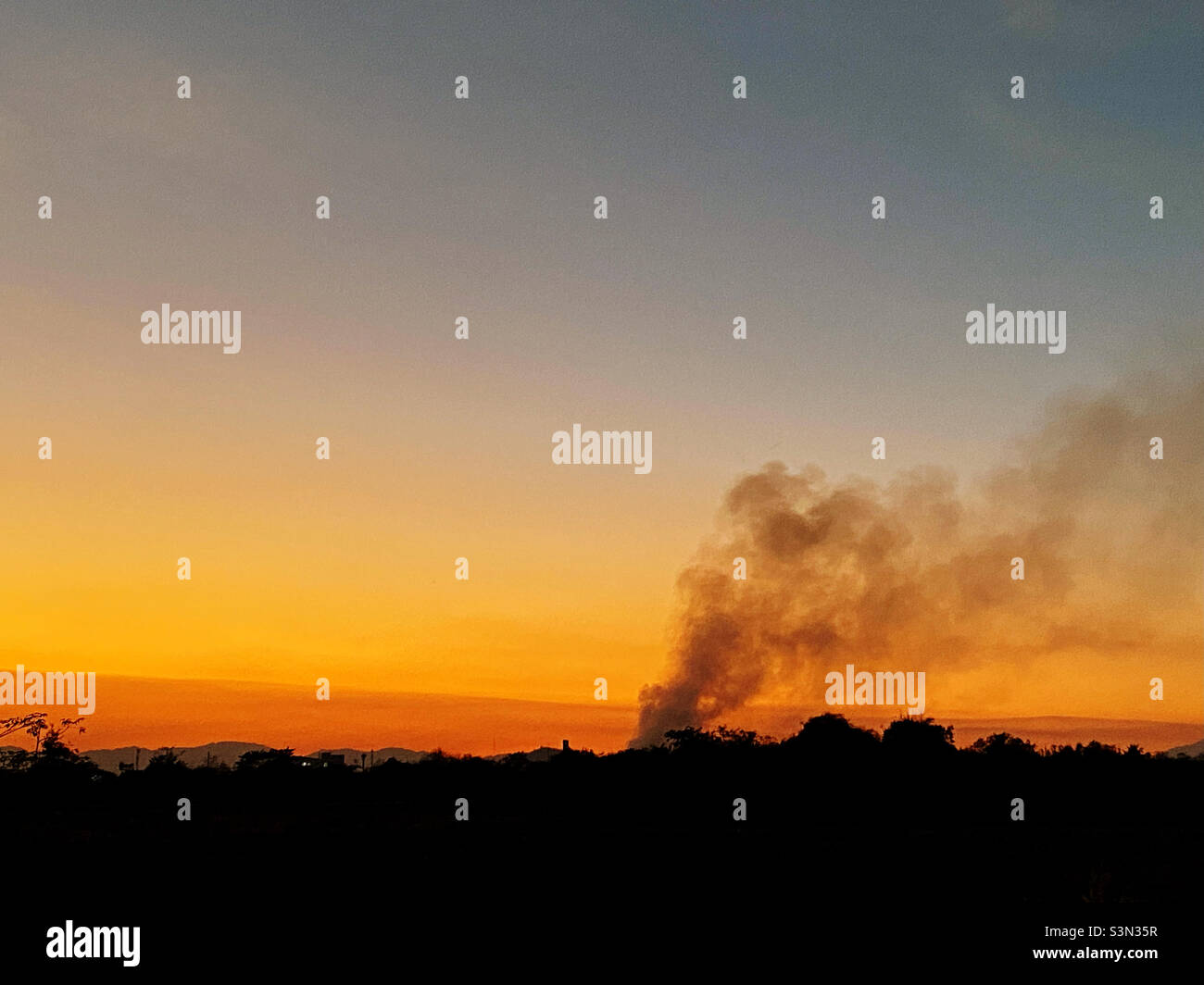 Smoke going into the sky hi-res stock photography and images - Alamy