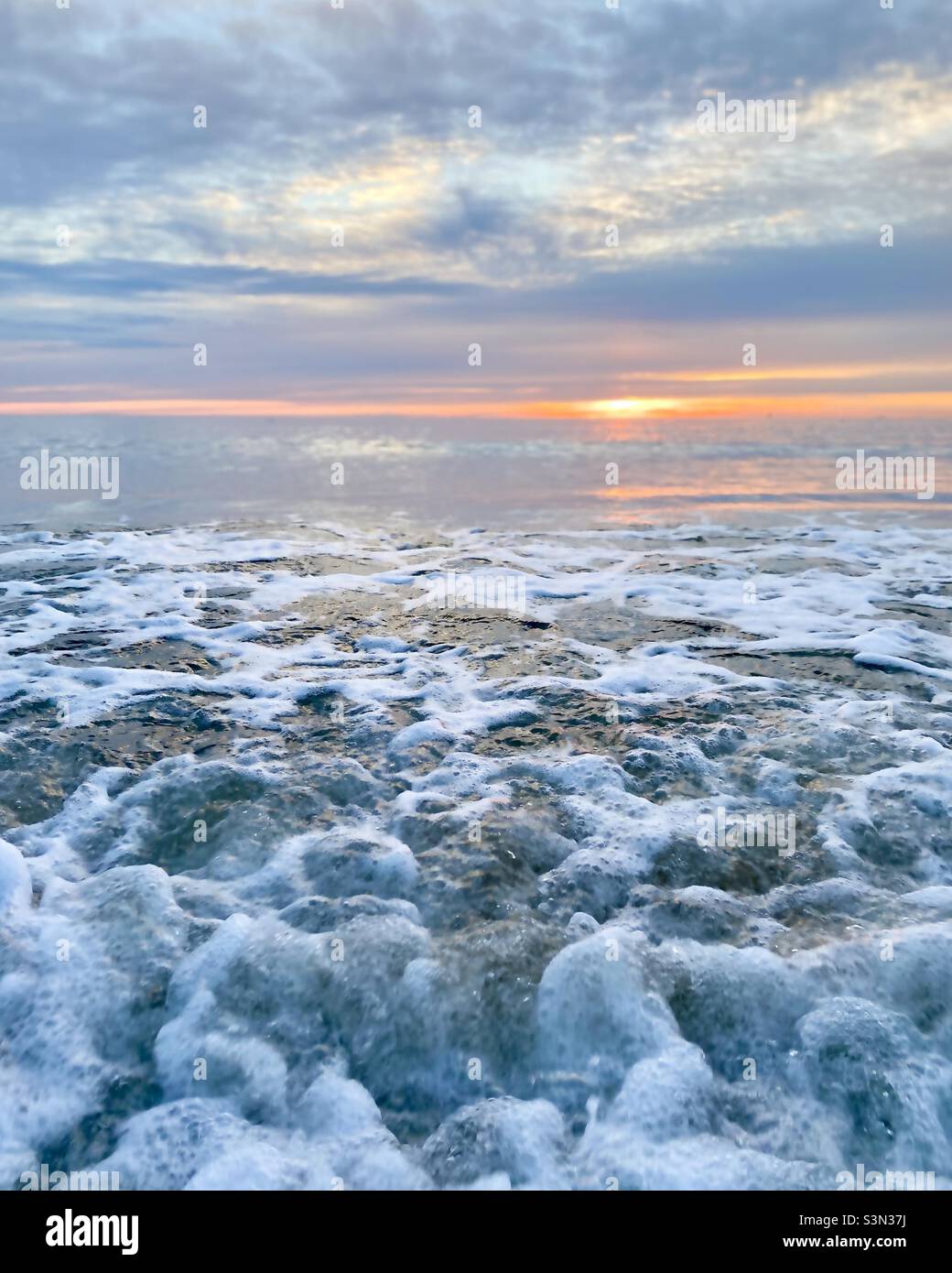 Ocean horizon sunrise hi-res stock photography and images - Alamy