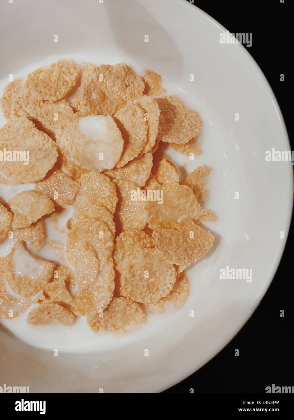 Cereal bowl milk hi-res stock photography and images - Alamy