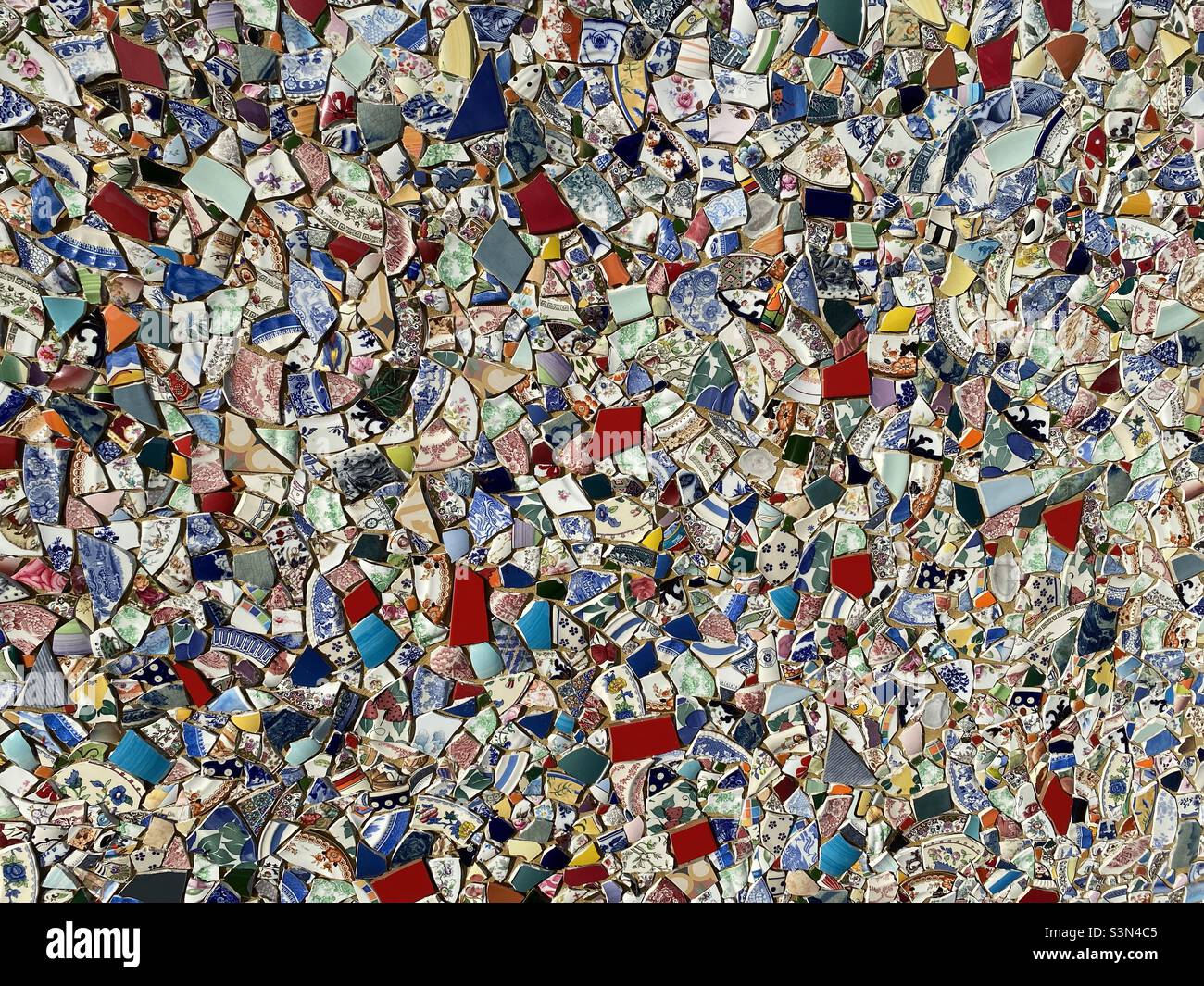 Broken crockery hi-res stock photography and images - Alamy