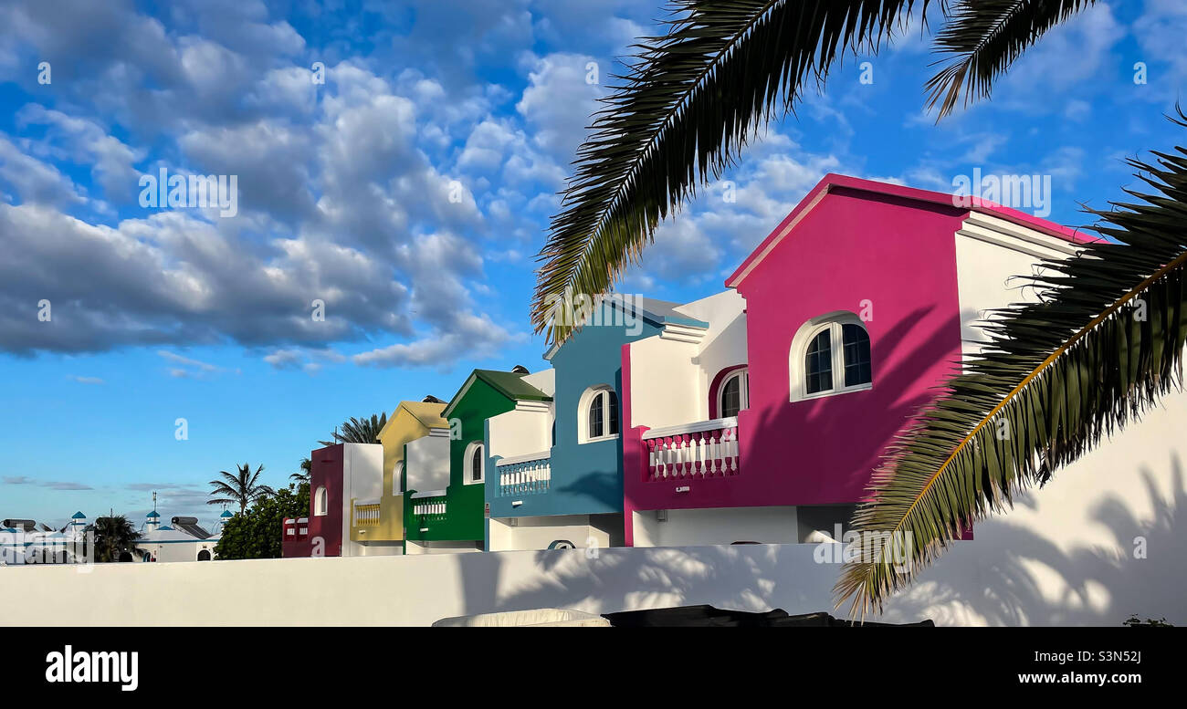 Pink and yellow buildings hi-res stock photography and images - Alamy