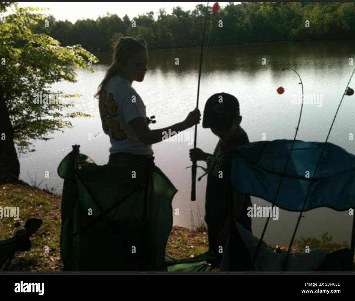 Children with fishing poles hi-res stock photography and images - Alamy