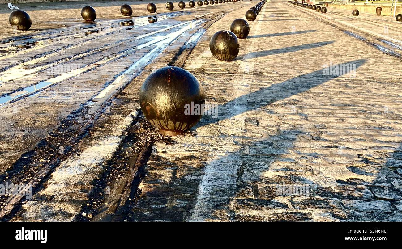 Casting their shadows hi-res stock photography and images - Alamy