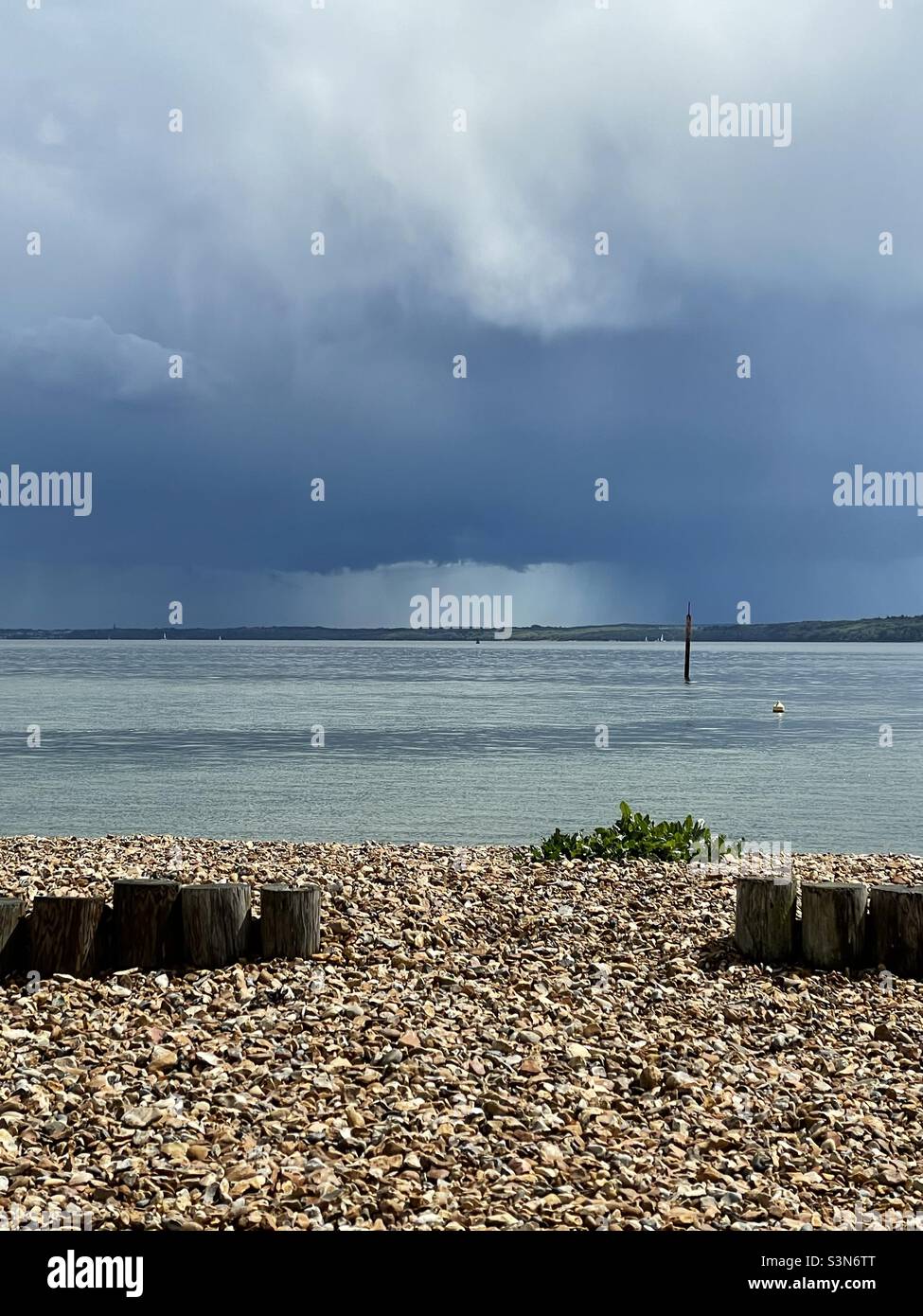 Rain clouds and sea hi-res stock photography and images - Alamy