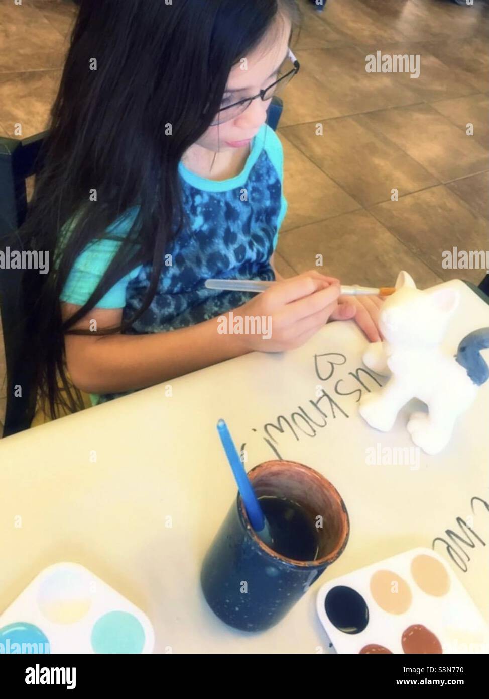 Girl painting pottery hi-res stock photography and images - Alamy