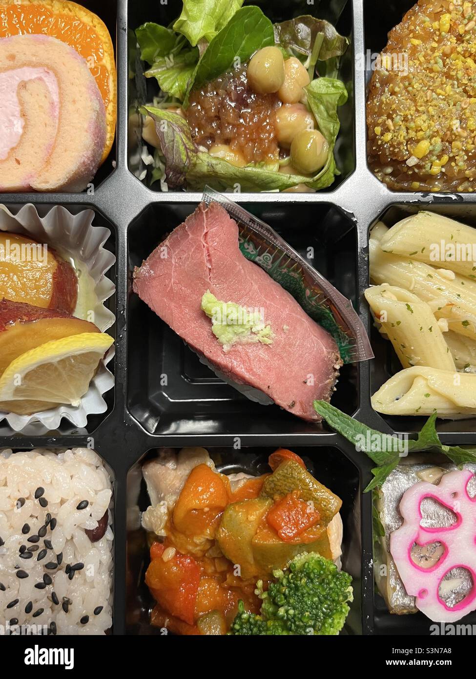 Japan food box hi-res stock photography and images - Alamy