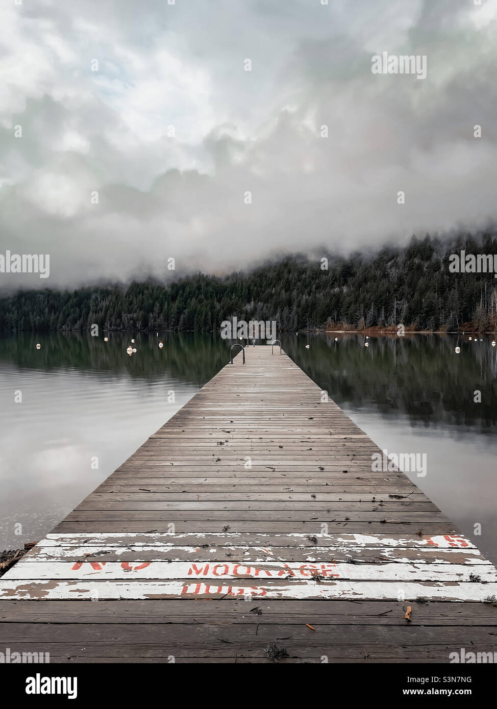 Empty dock hi-res stock photography and images - Alamy