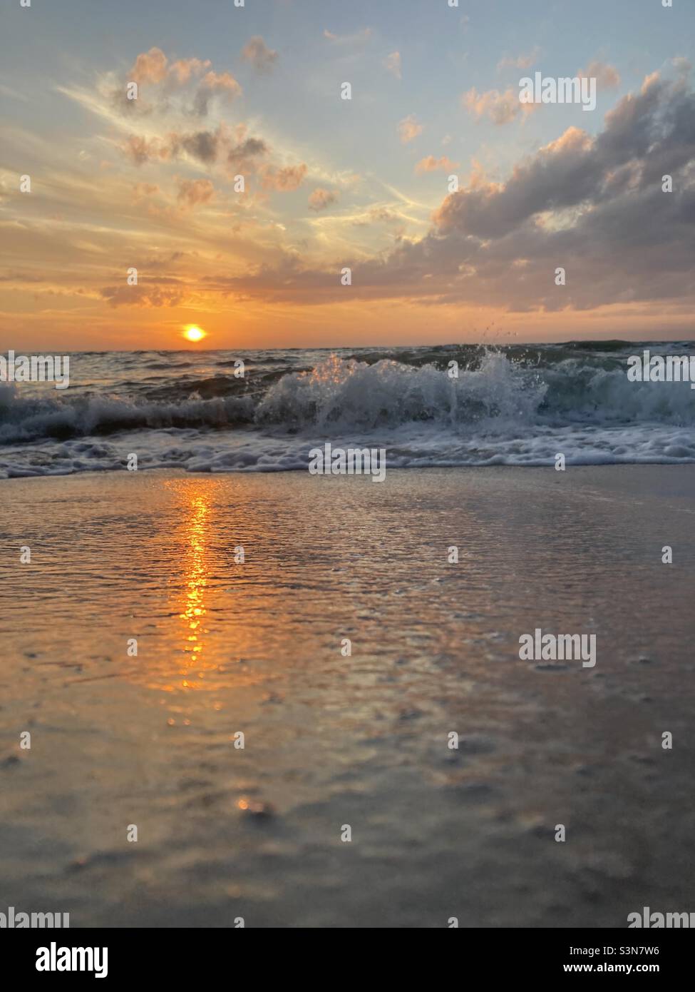Sun splash hi-res stock photography and images - Alamy