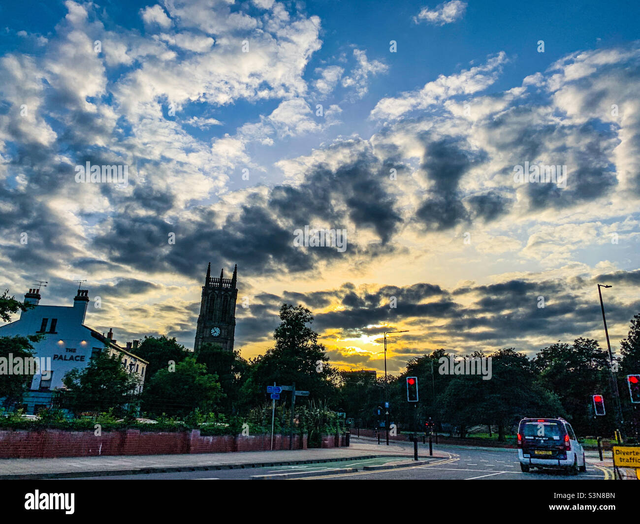 Dusk at the Palace pub in kirkgate Leeds city Stock Photo - Alamy