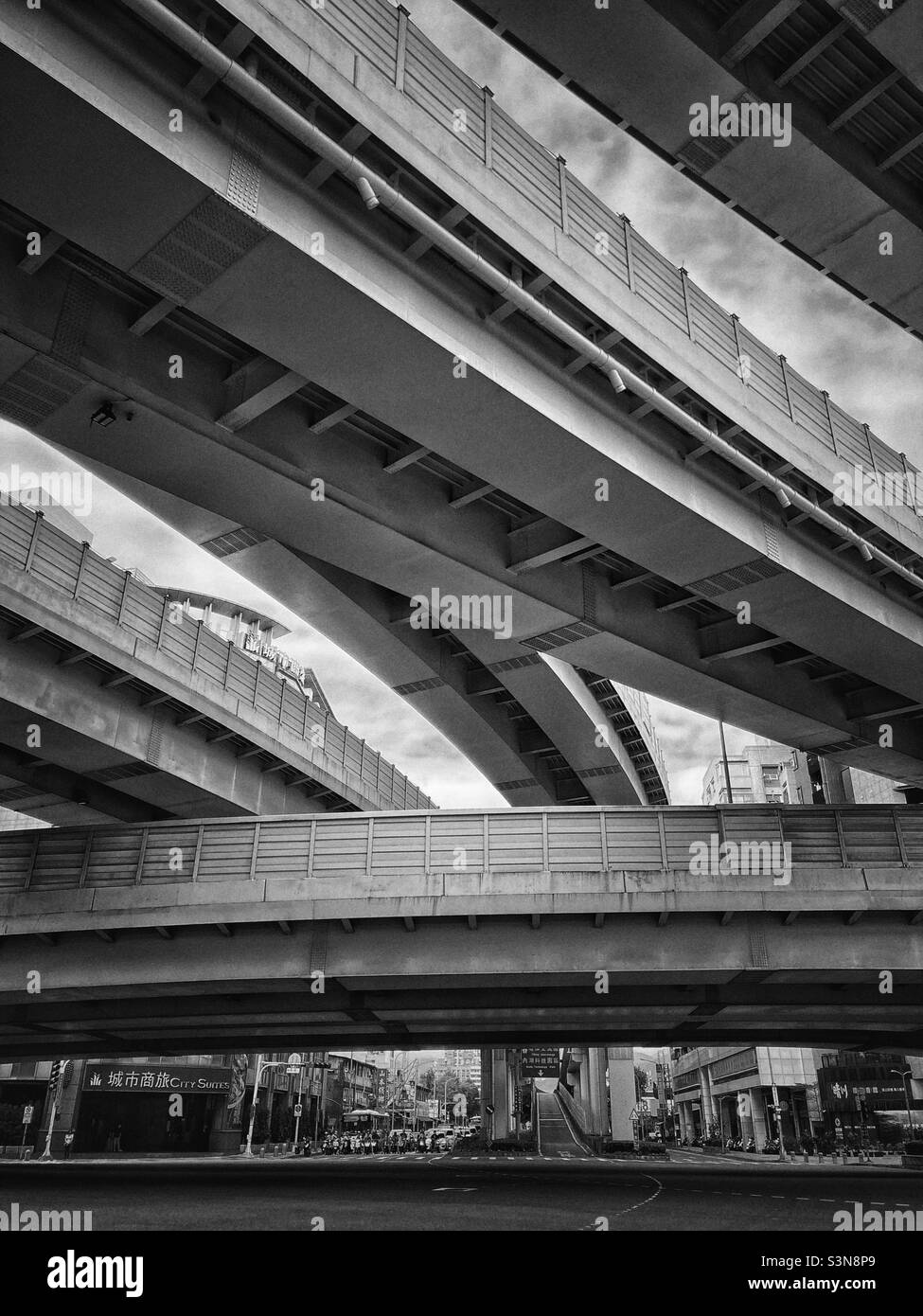 A mesh of freeway overpasses in central Taipei, Taiwan Stock Photo - Alamy