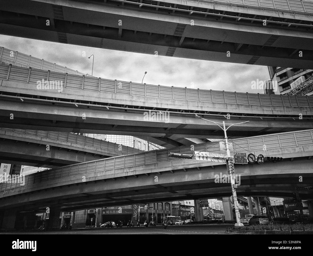 A mesh of freeway overpasses in central Taipei, Taiwan Stock Photo - Alamy