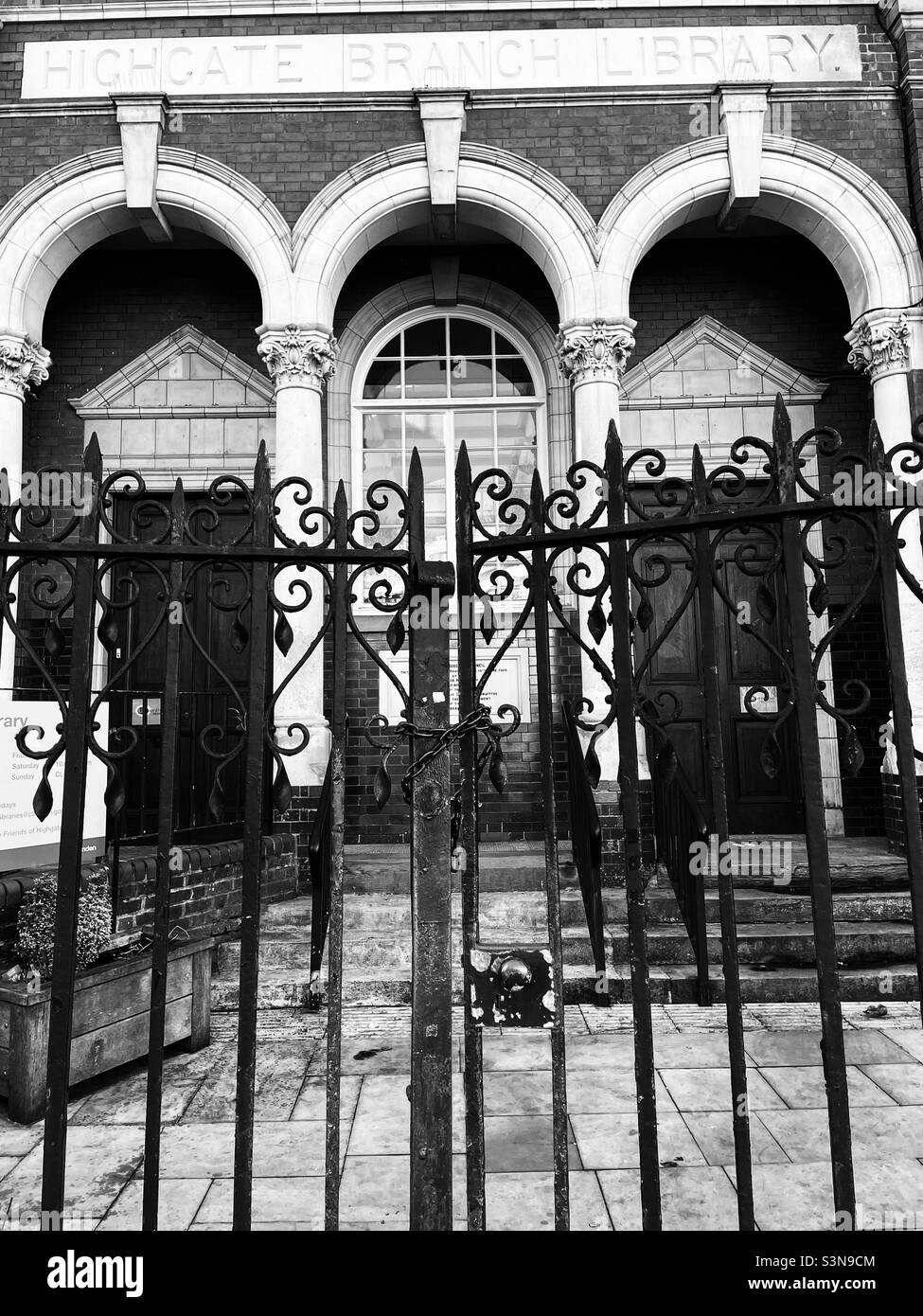 Old books london Black and White Stock Photos & Images - Alamy