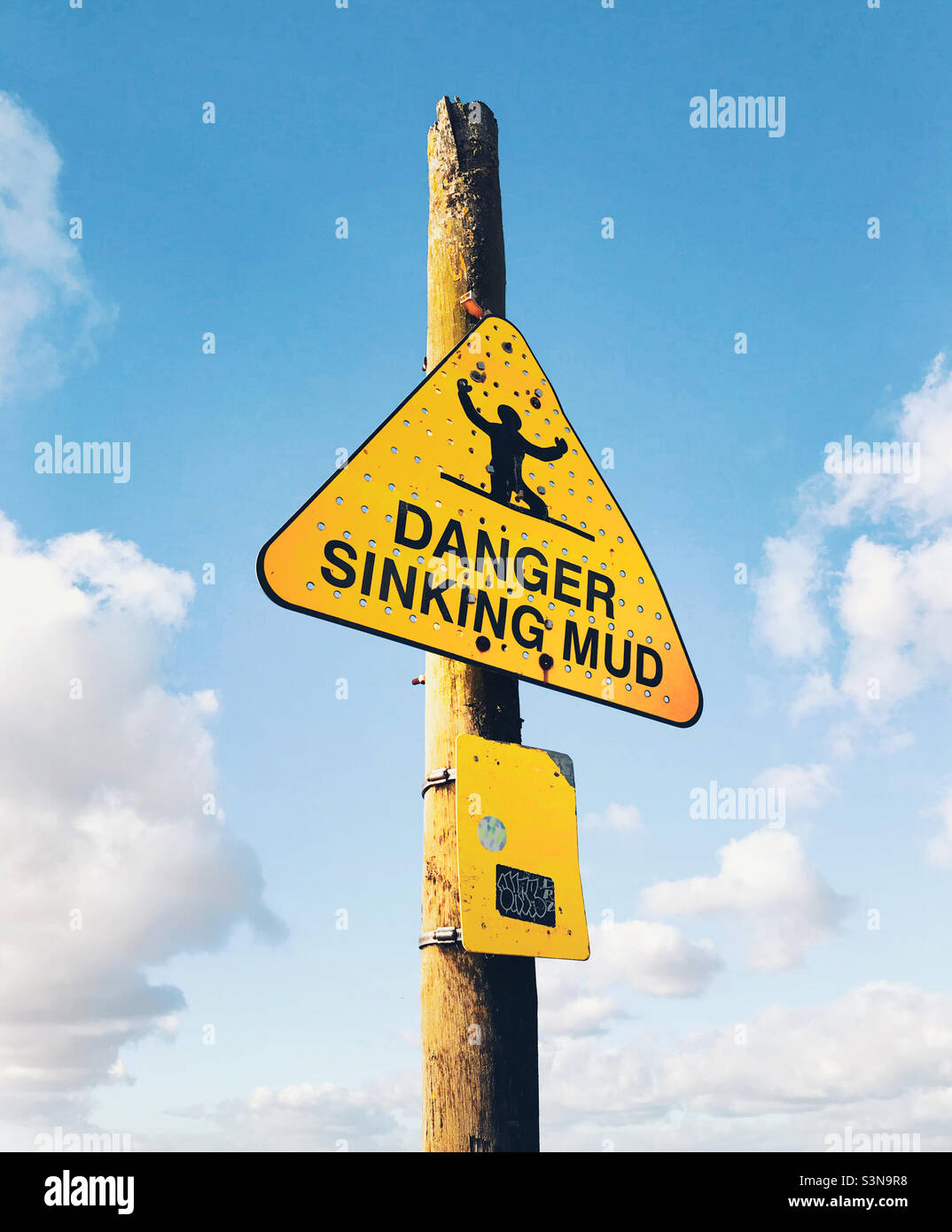 Sinking mud sign hi-res stock photography and images - Alamy