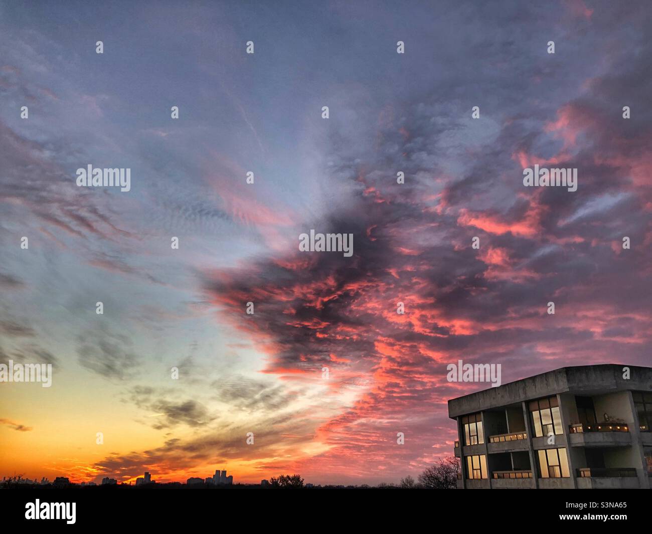 Evening skyscape hi-res stock photography and images - Alamy