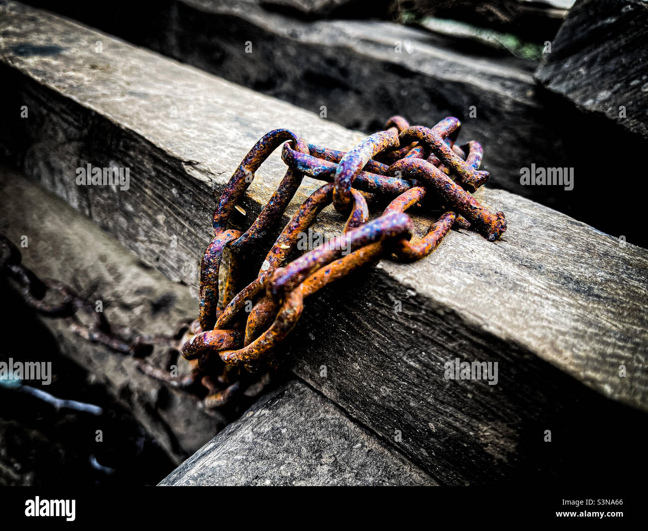 Binding chains hi-res stock photography and images - Alamy