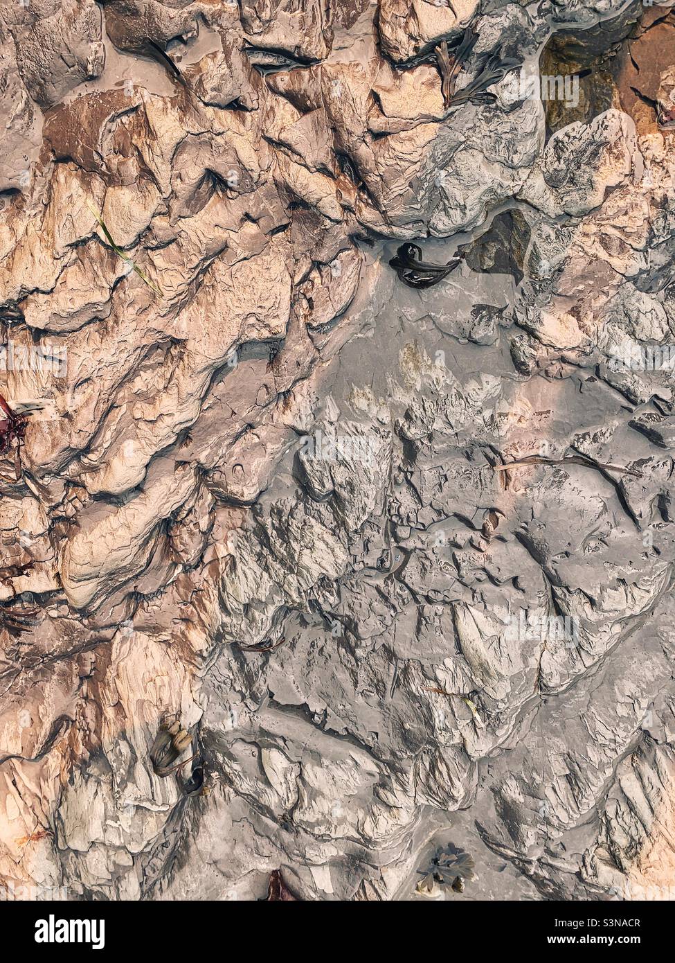 Wet rock texture hi-res stock photography and images - Alamy