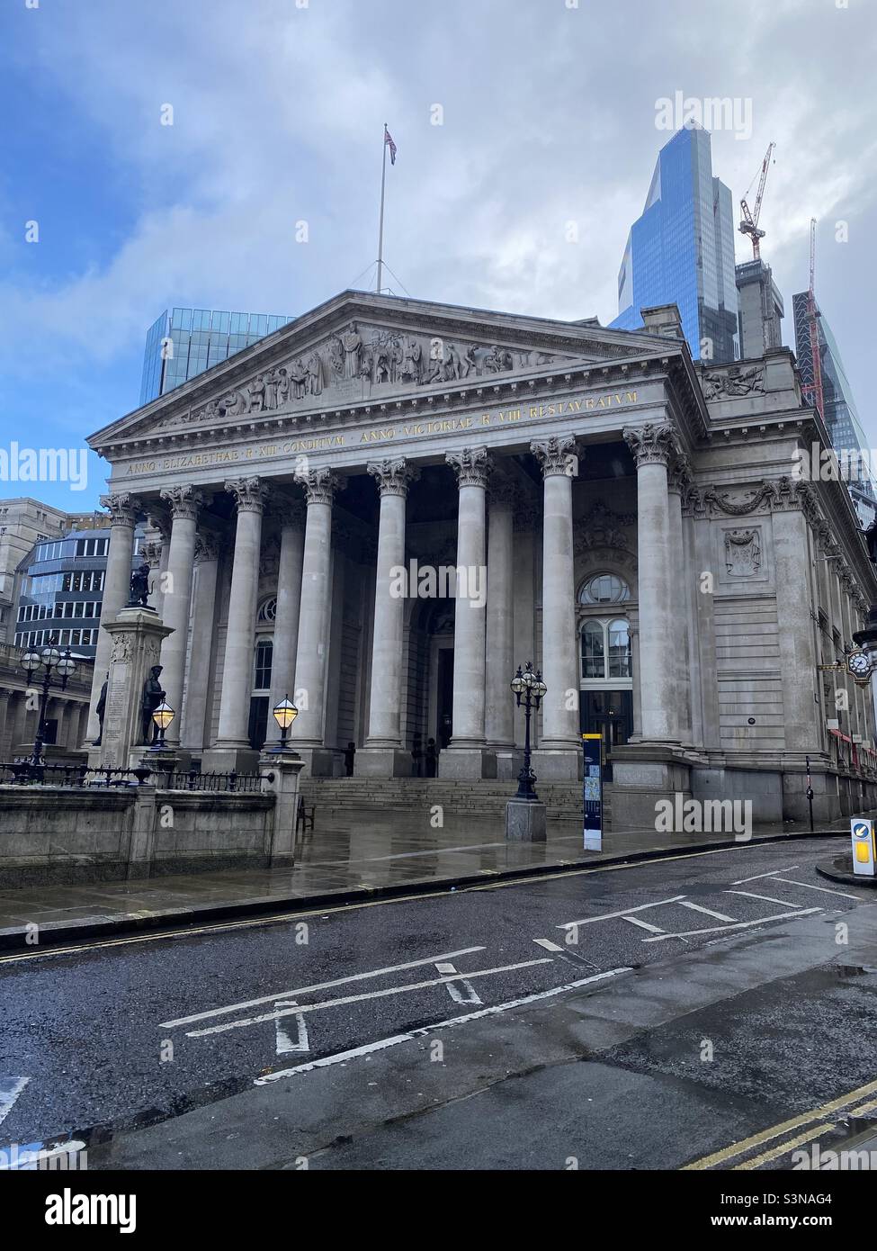 London bank hi-res stock photography and images - Alamy