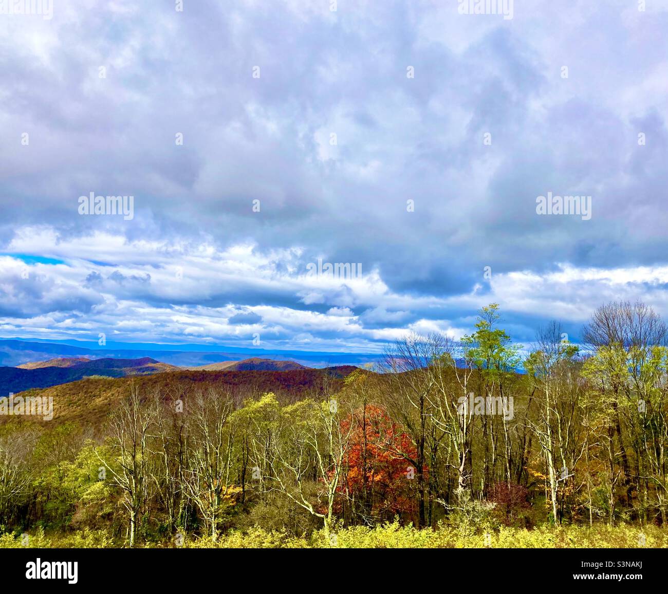 Shenandoah fall colors hi-res stock photography and images - Alamy