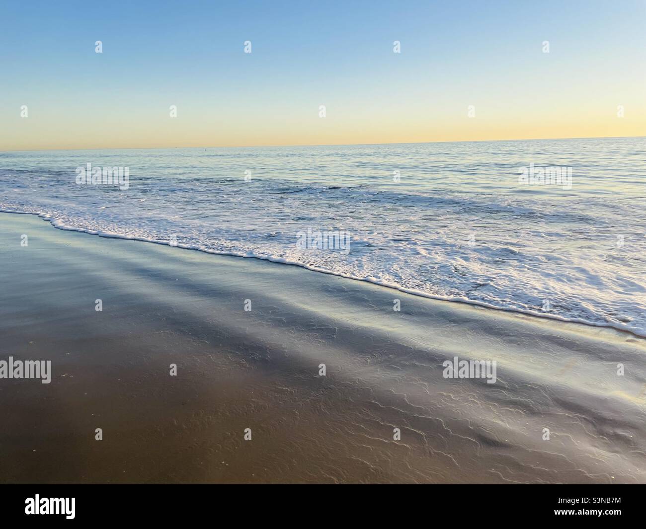 A serene stretch of shorline in Laguna Beach, Ca Stock Photo - Alamy