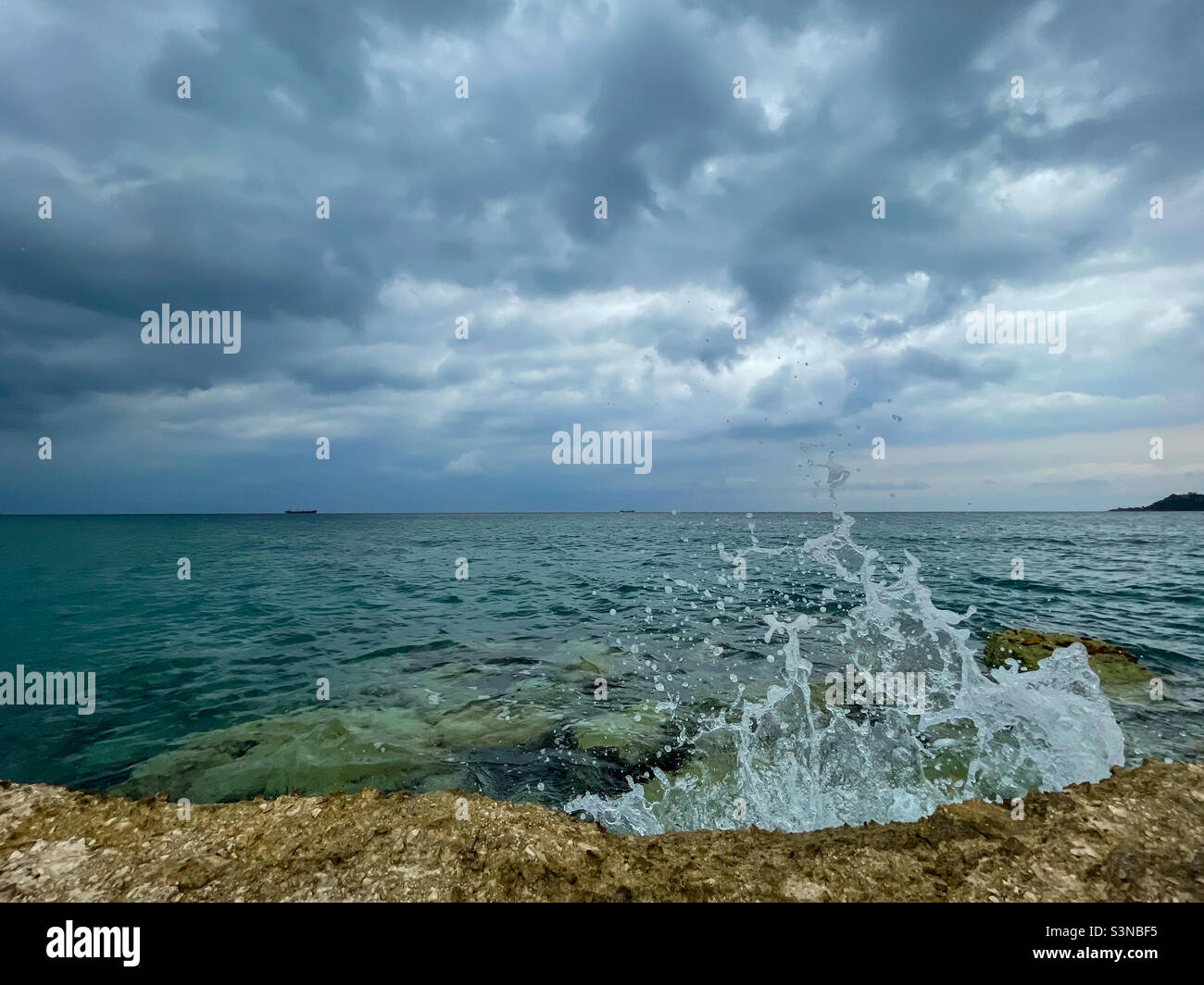 Spray clouds hi-res stock photography and images - Alamy