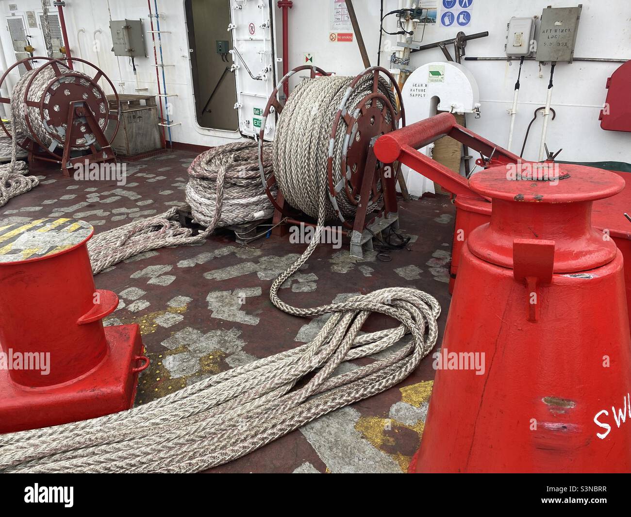 Mooring bollards hi-res stock photography and images - Alamy