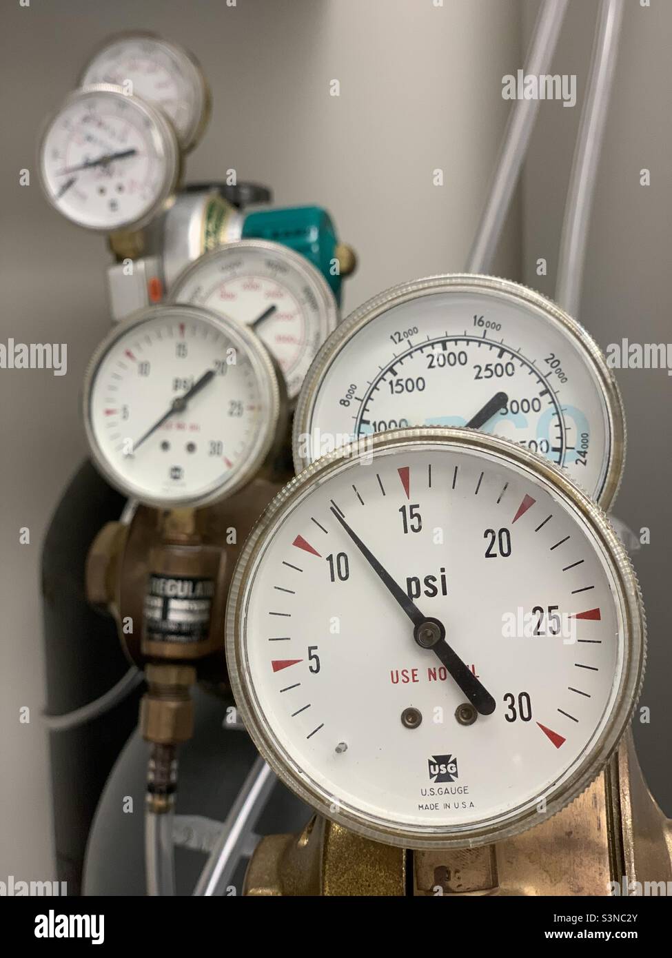 Compressed gas cylinders hi-res stock photography and images - Alamy