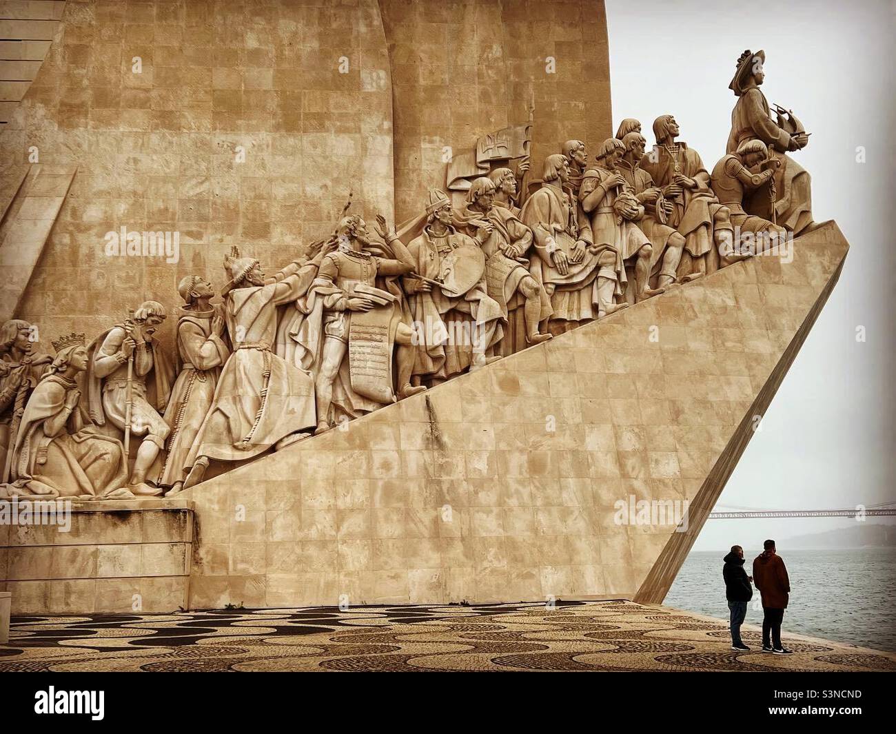 ‘Padrao Dos Descobrimentos’ (Monument to the explorers), Lisbon ...