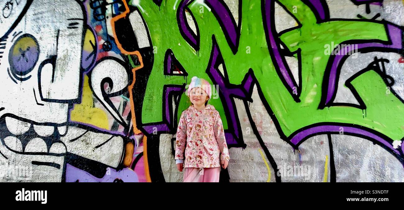Graffiti bridge hi-res stock photography and images - Alamy