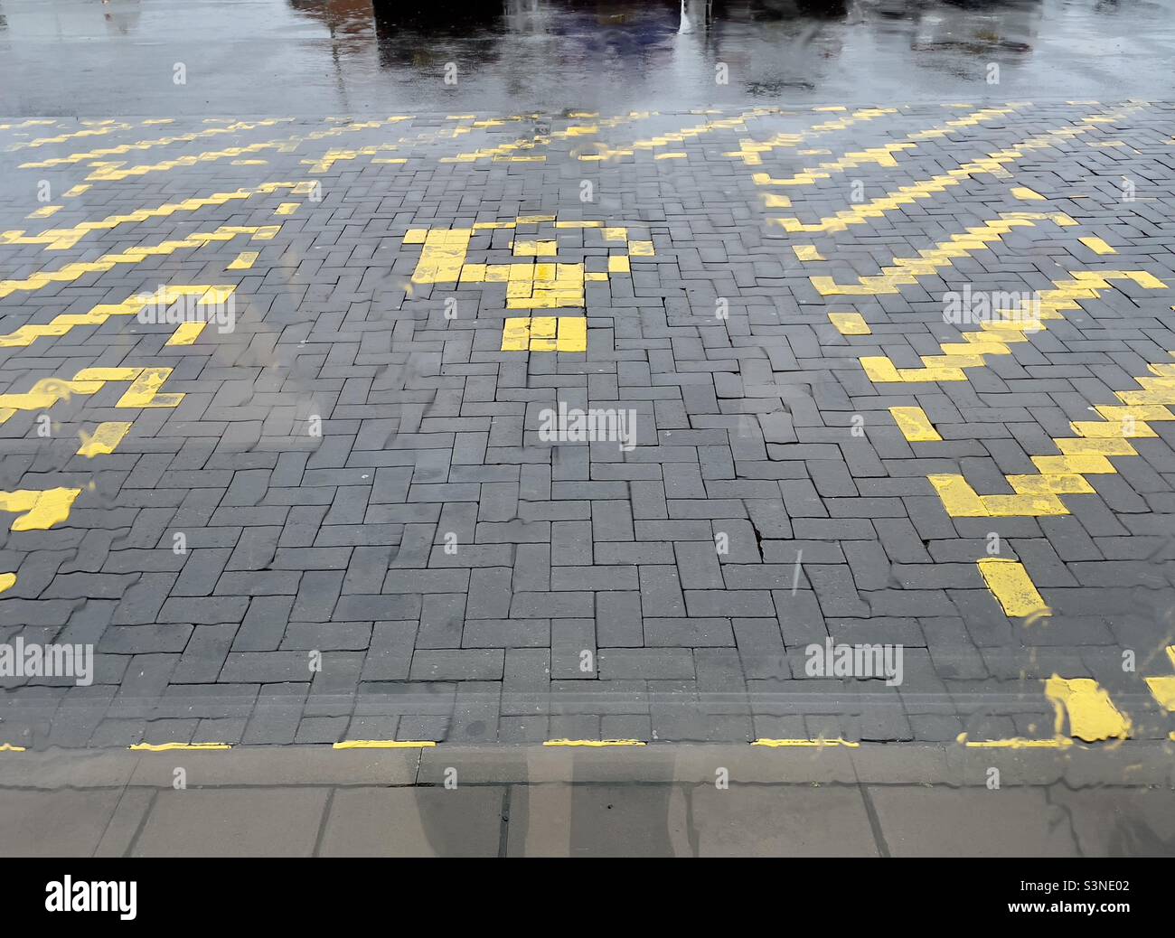 Paving parking hi-res stock photography and images - Alamy