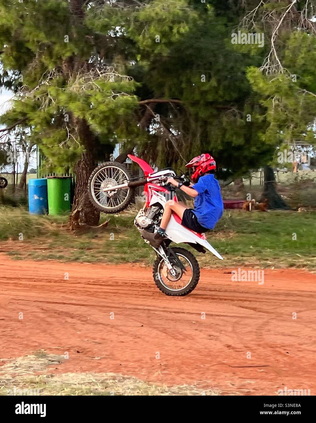 Motorbike wheelies hi-res stock photography and images - Alamy