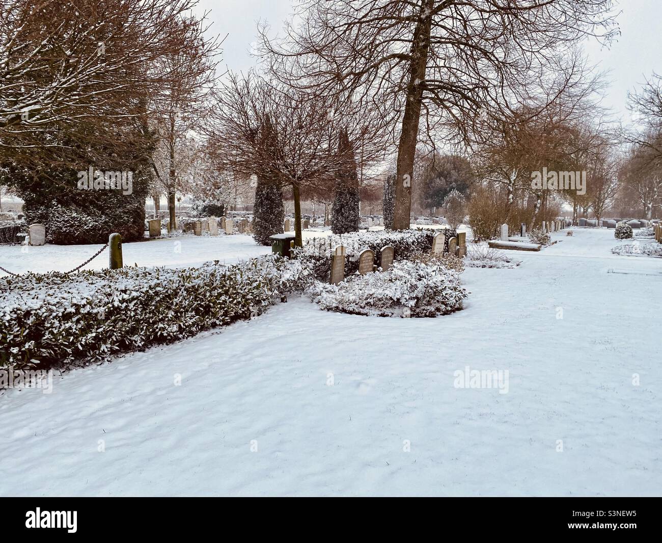 Lonely cemetery hi-res stock photography and images - Alamy