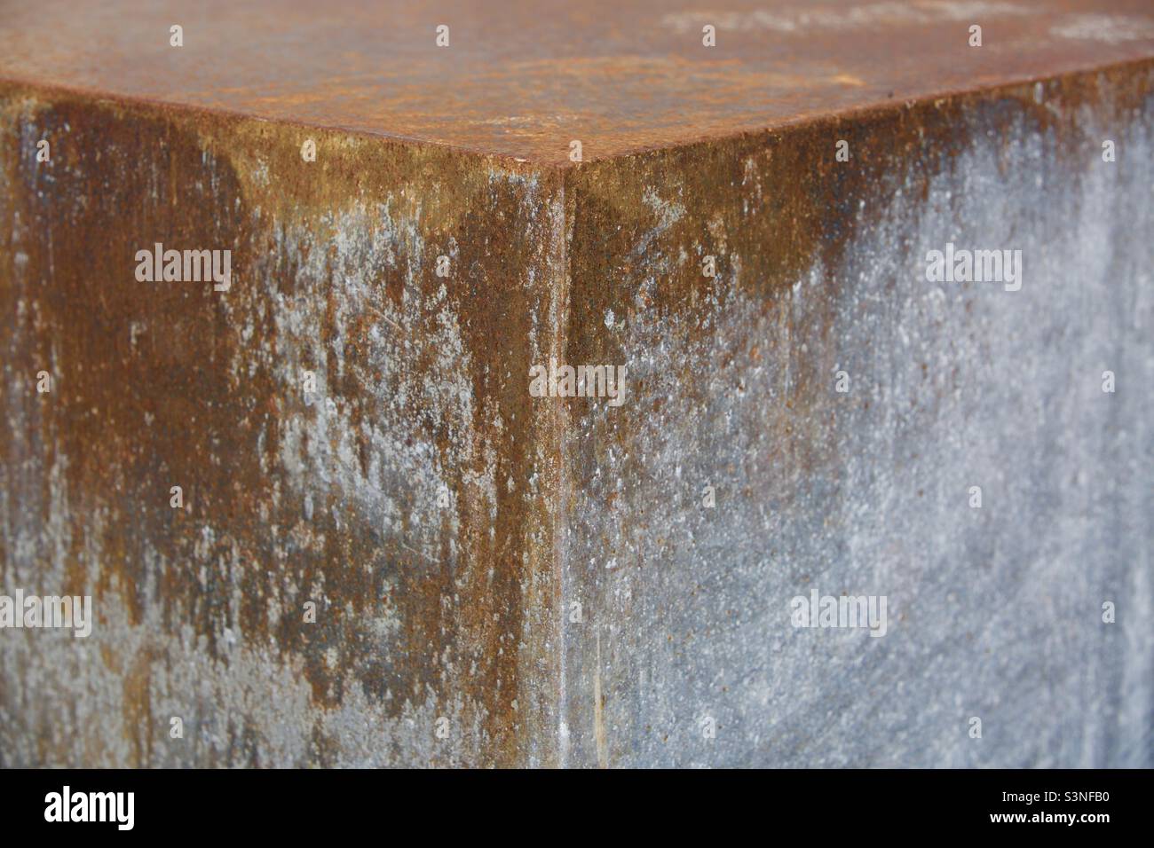 Steel cube hi-res stock photography and images - Alamy