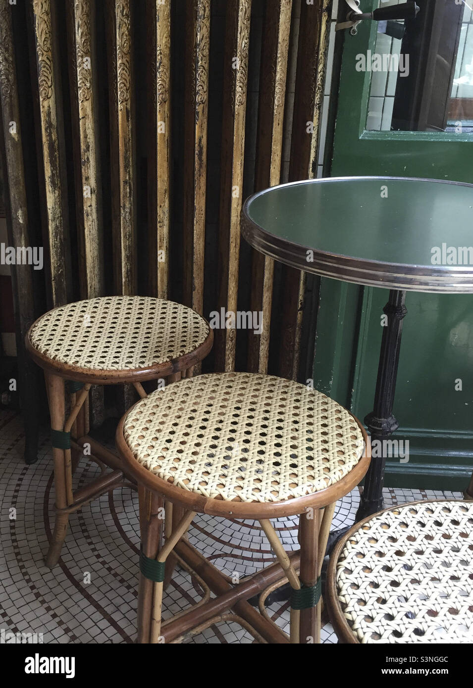 Table and stools in a cafe hi-res stock photography and images - Alamy