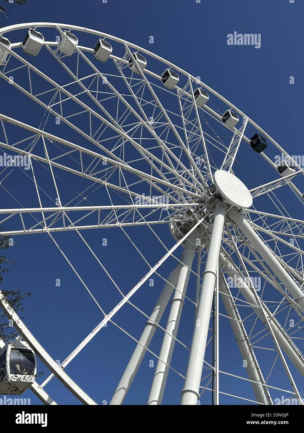 Sky wheel deep blue smartphone stock photos and images - Alamy