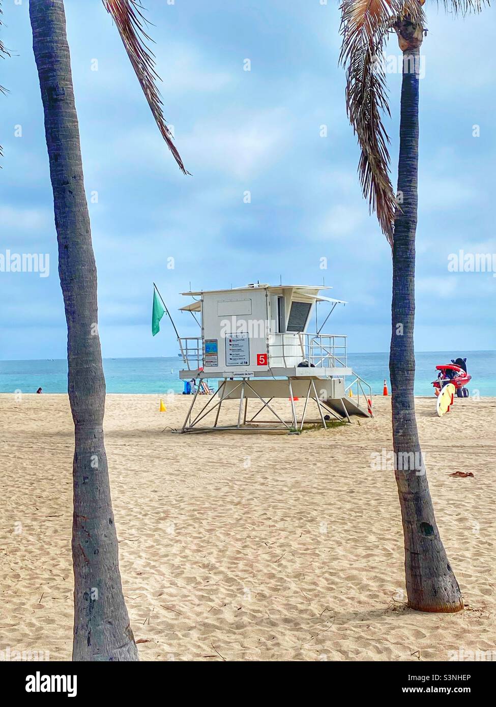 Lifeguard tower on the beach in Fort Lauderdale Stock Photo - Alamy