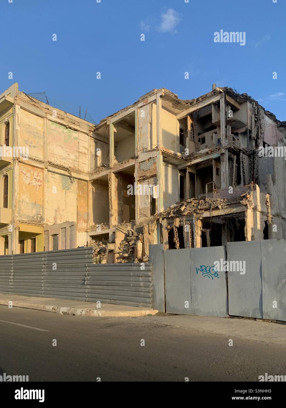 Collapsed Building in Centro Habana, Havana, Cuba. Urban decay Stock ...