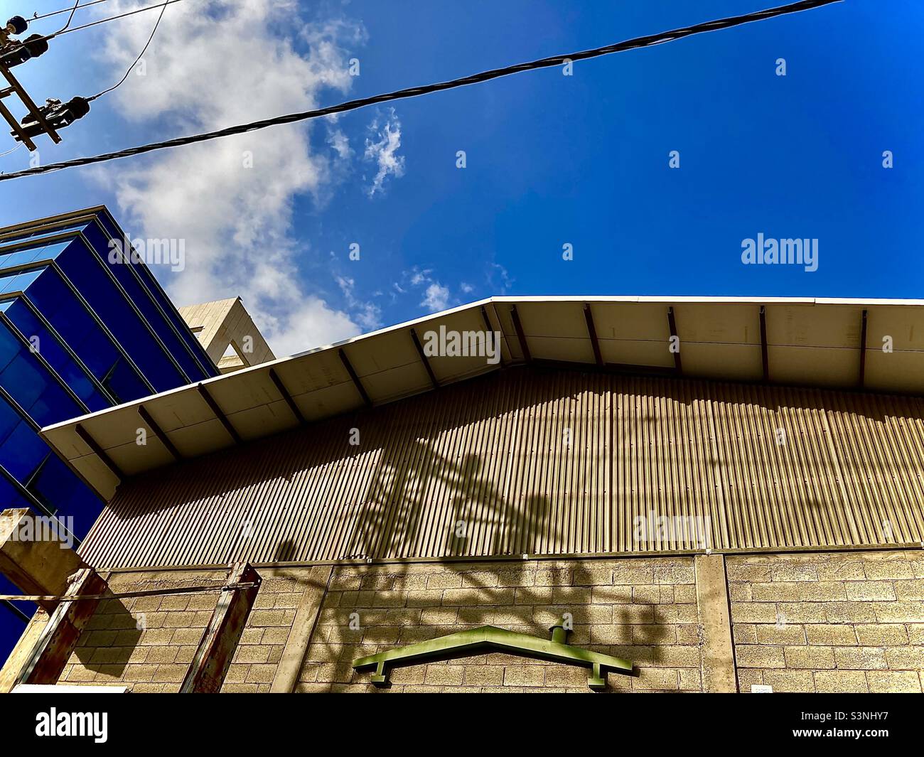 Shadow on building hi-res stock photography and images - Alamy