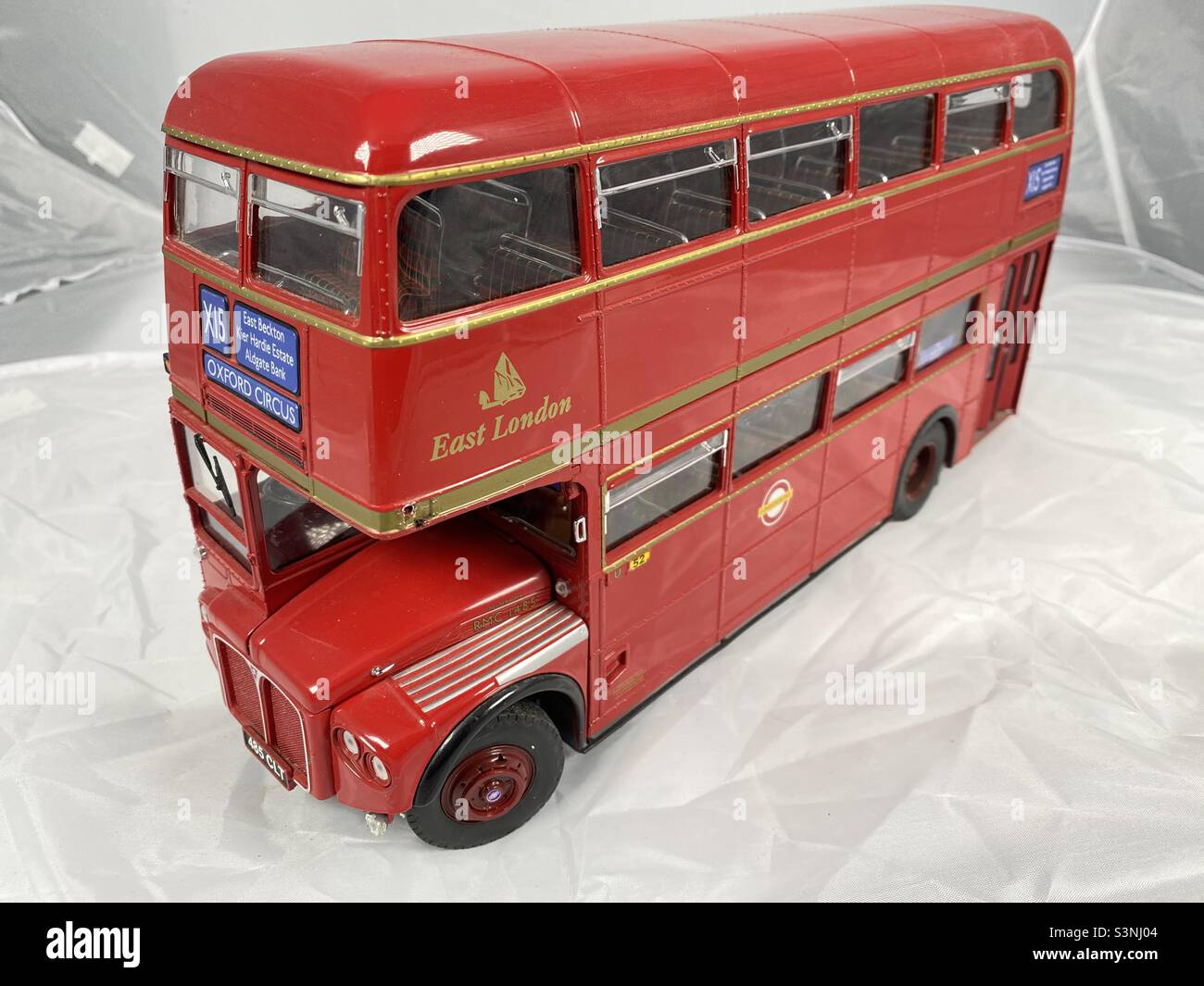 Model london buses hi-res stock photography and images - Alamy