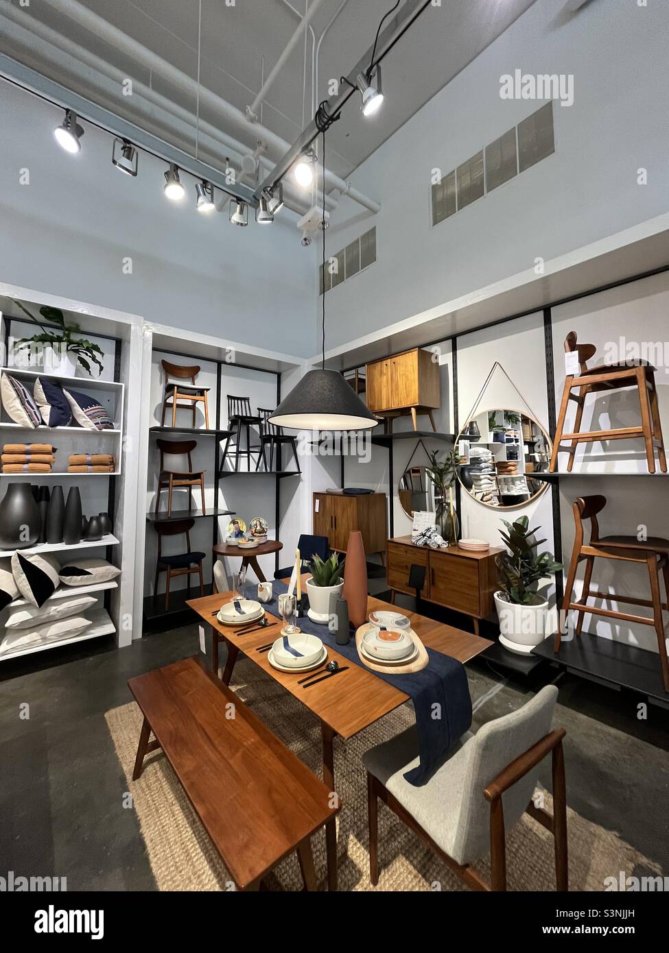 Retail fixture hi-res stock photography and images - Alamy